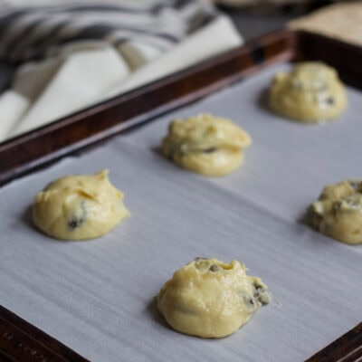 Persian Raisin Cookies (Shirini Keshmeshi) • Unicorns in the Kitchen
