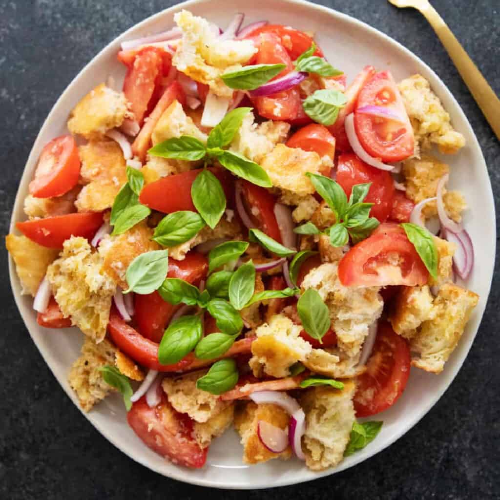 Panzanella (Tuscan Tomato And Bread Salad) • Unicorns in the Kitchen