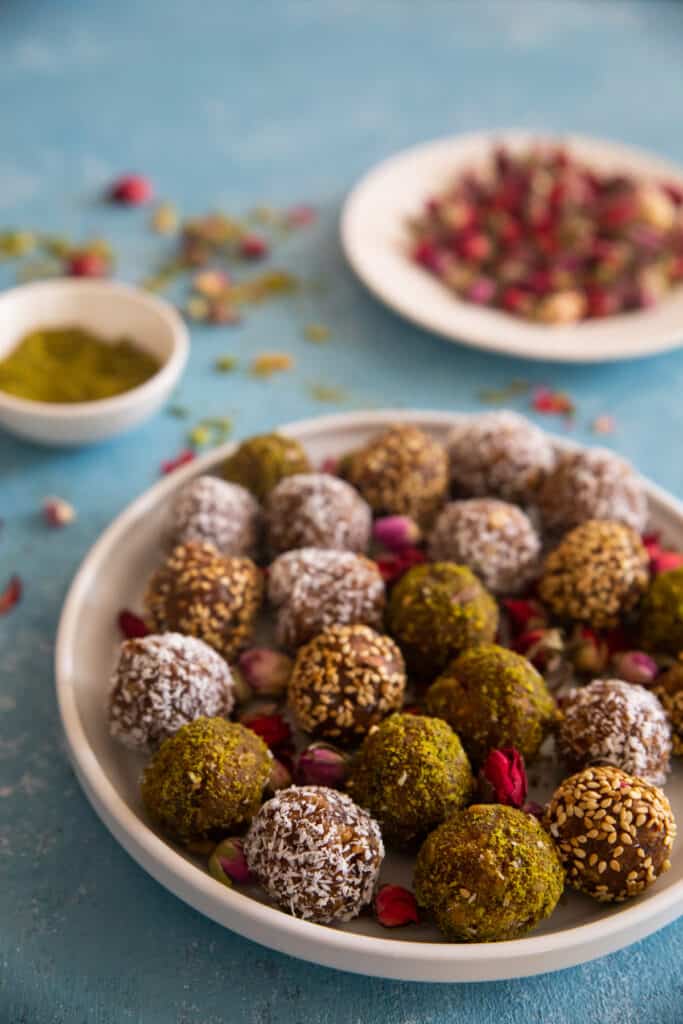 15-Minute Date Balls Recipe • Unicorns in the Kitchen