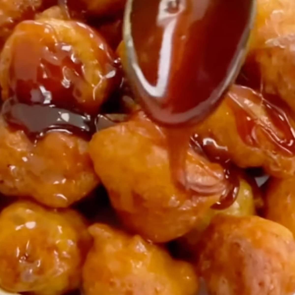 Luqaimat (Crunchy Middle Eastern Sweet Fritters)