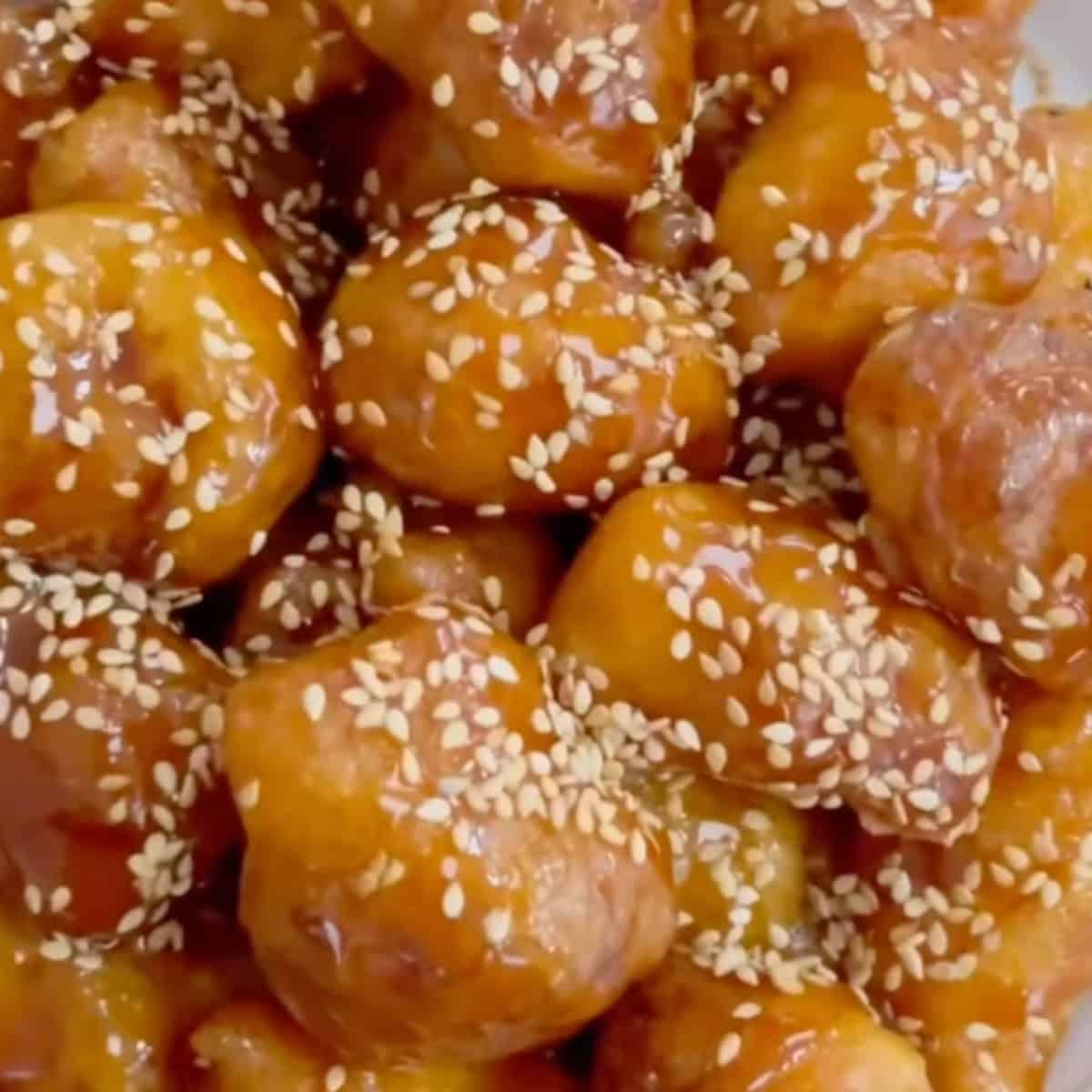 Luqaimat (Crunchy Middle Eastern Sweet Fritters)