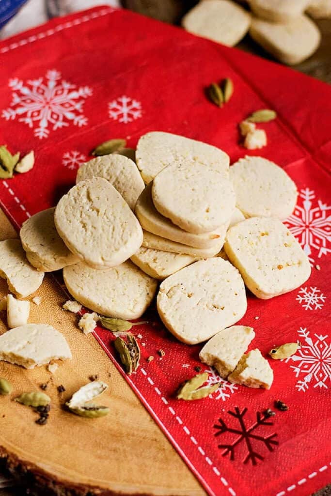 Classic Nordic Christmas Cardamom Cookies
