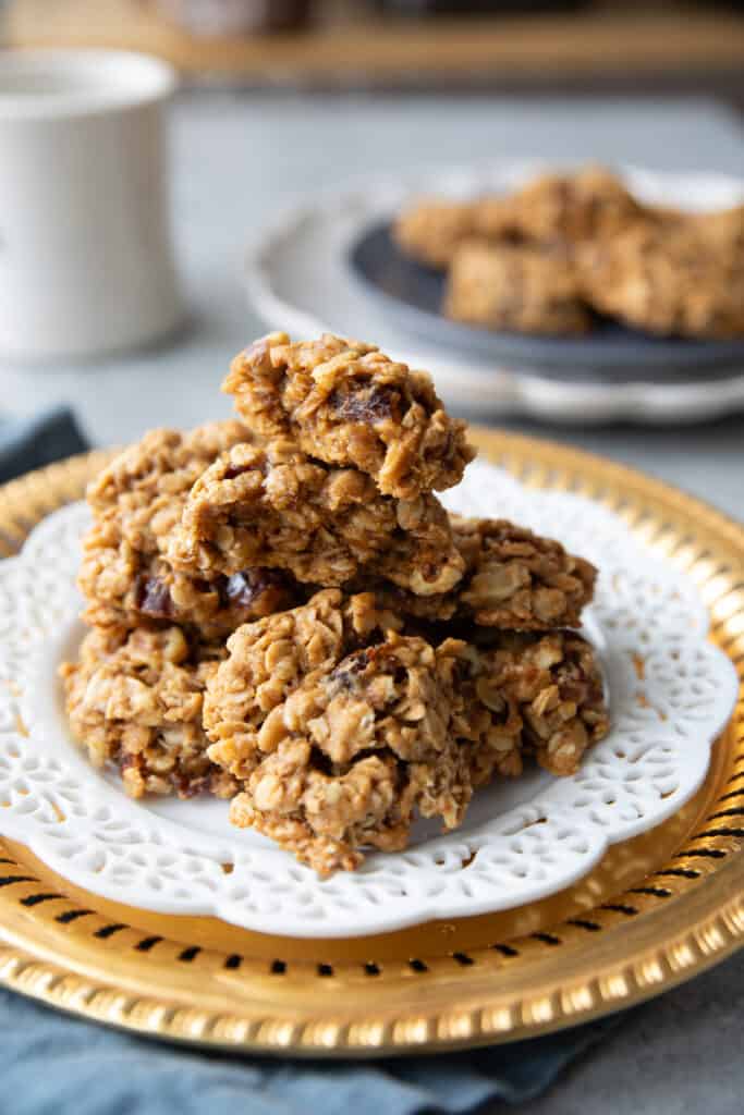 Oatmeal Date Cookies Recipe • Unicorns in the Kitchen