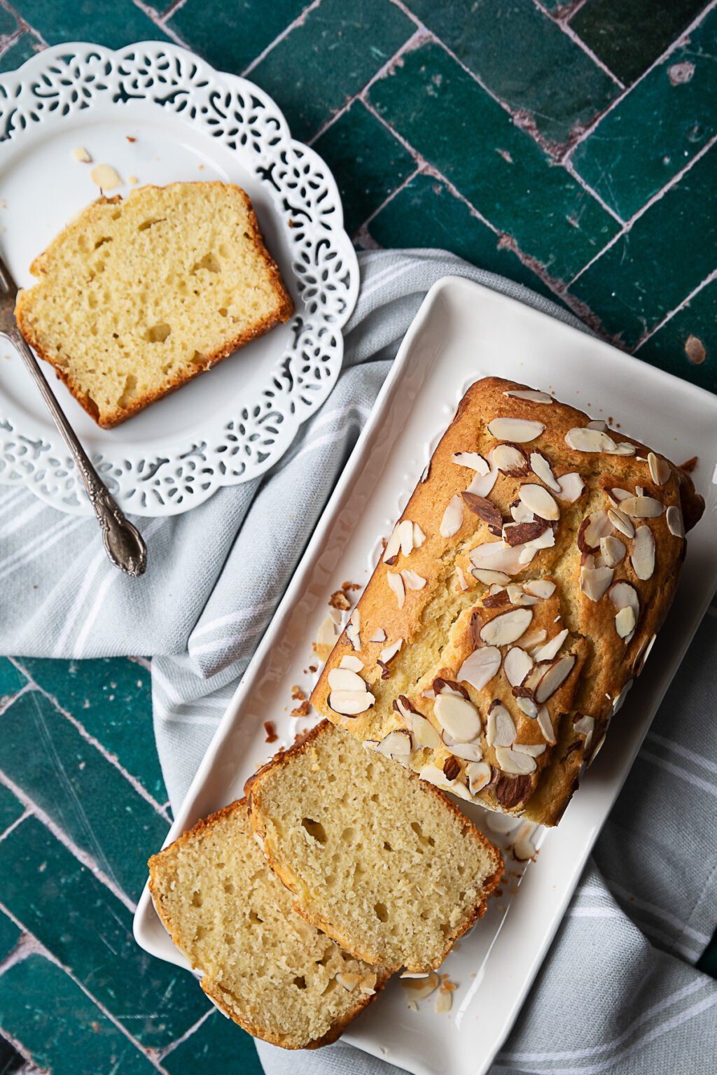 Easy Yogurt Cake • Unicorns in the Kitchen